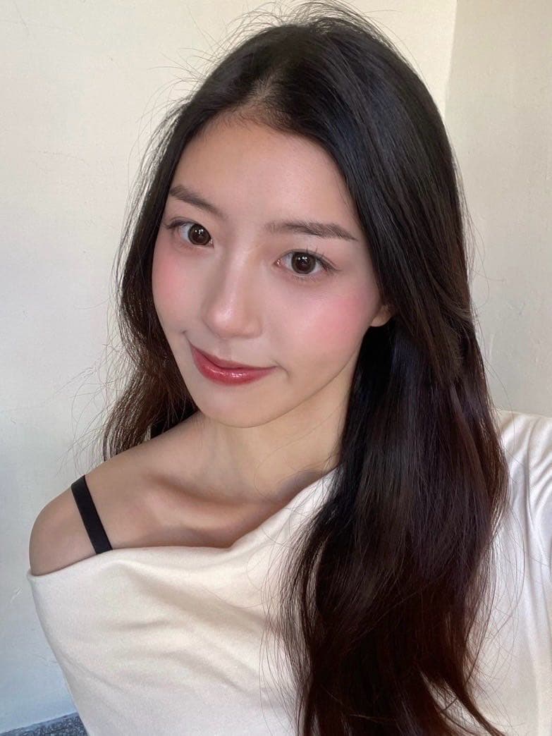 #開箱 請鎖死！神顏氣墊皮革腮紅這樣畫！YSL真的不要太會😍 - 美妝板 | Dcard