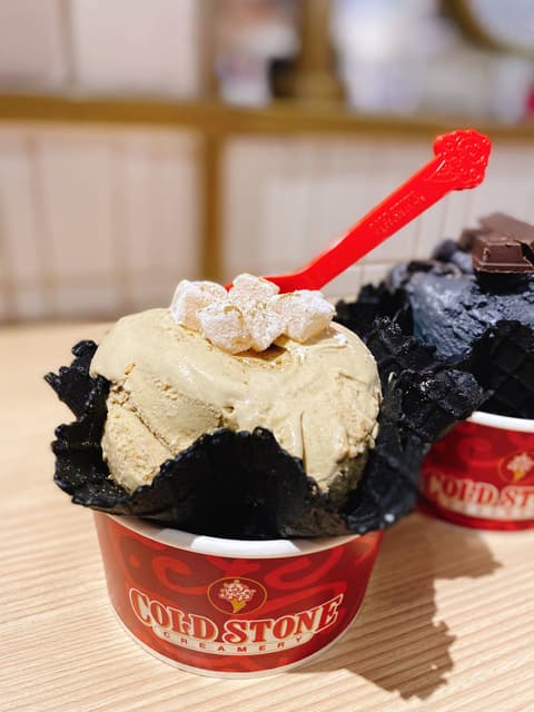 Cold Stone桶裝買一送一！特大杯第二杯20元 新品焙茶口味、黑牛奶口味好濃郁 - 吃貨Windie愛旅遊 (@windiewang ...