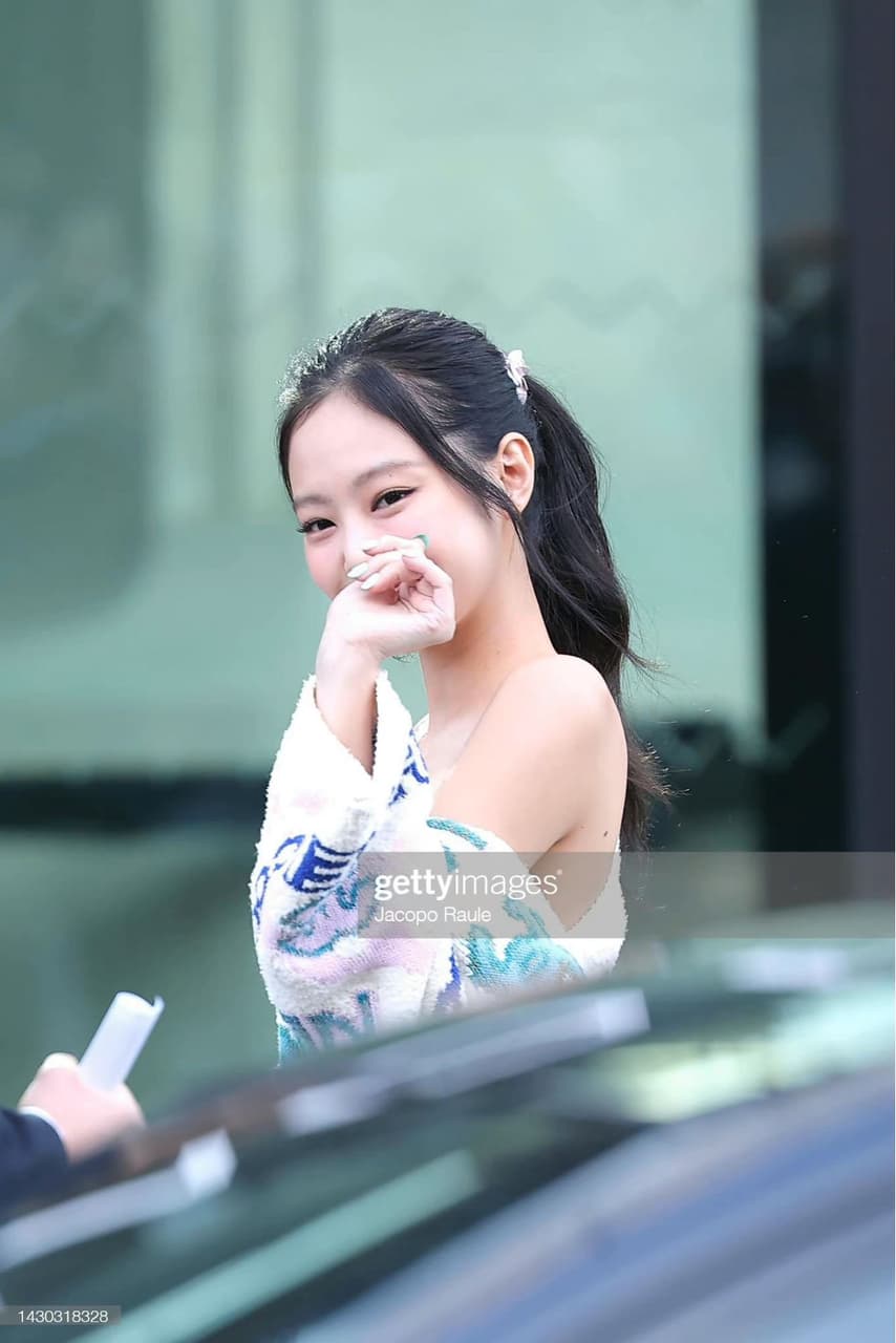 #時尚 JENNIE出席CHANEL 2023 巴黎春夏時裝周 - BLACKPINK板 | Dcard