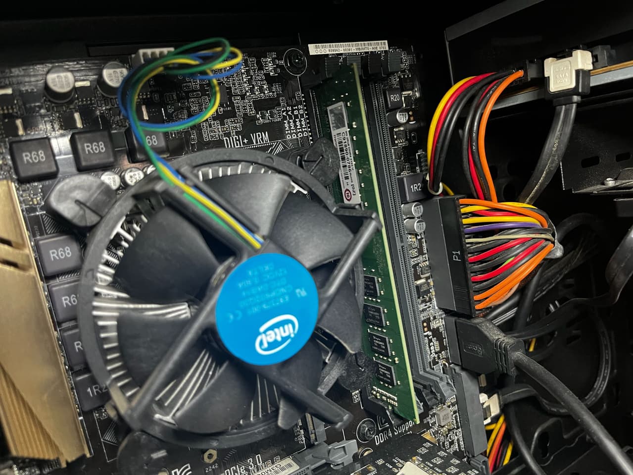 #詢問 是否是硬體問題打遊戲會卡頓 - B57 留言 | Dcard