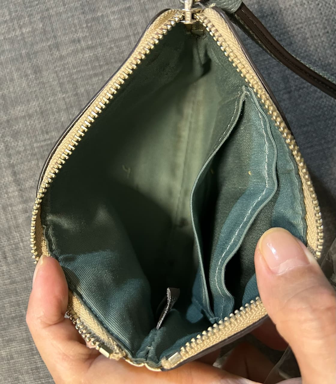 #我要賣 已售出《二手》coach｜手拿包 零錢包 皮夾 - 二手交易板 | Dcard