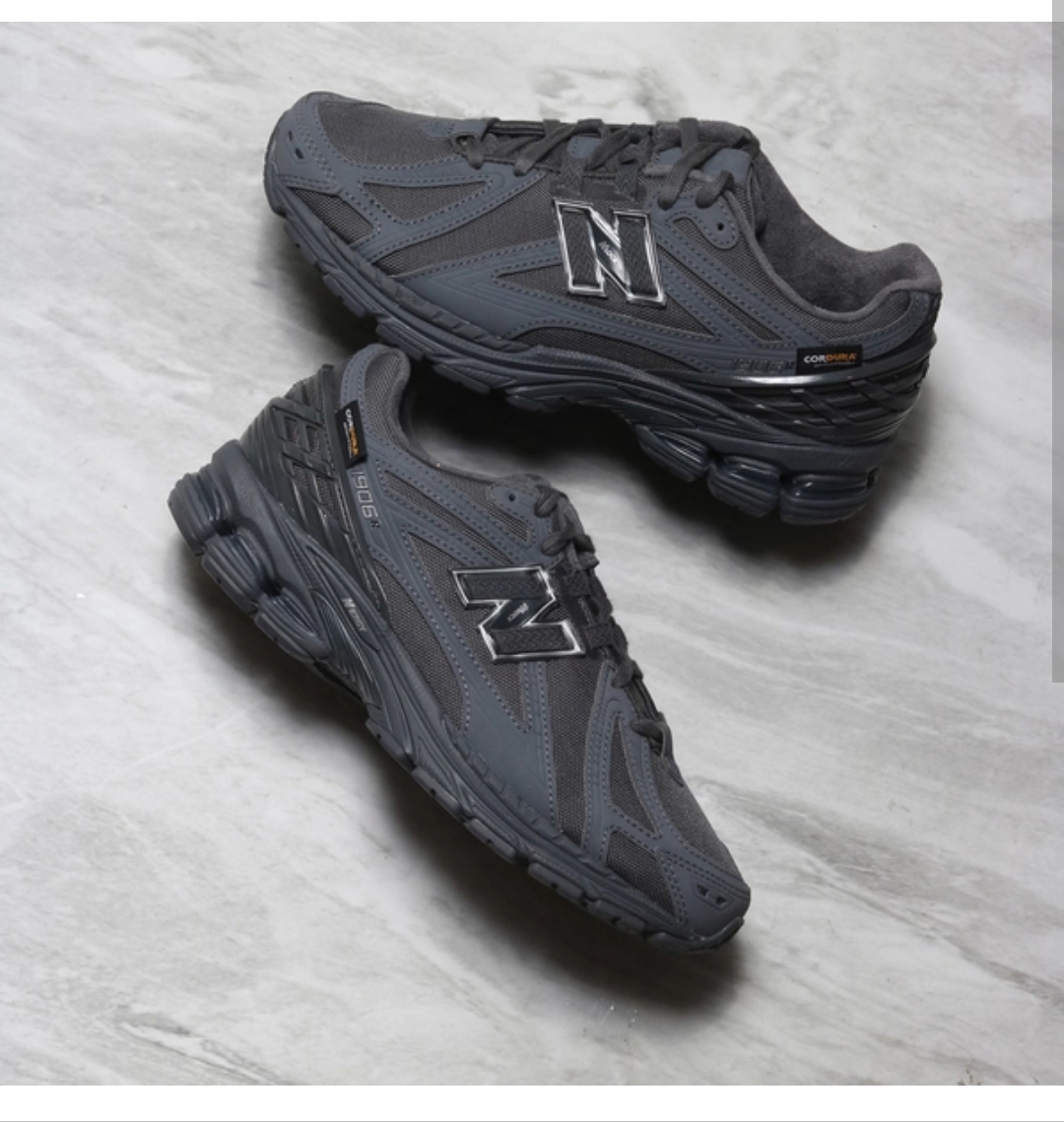 #詢問 1906r灰黑穿搭 - 穿搭板 | Dcard