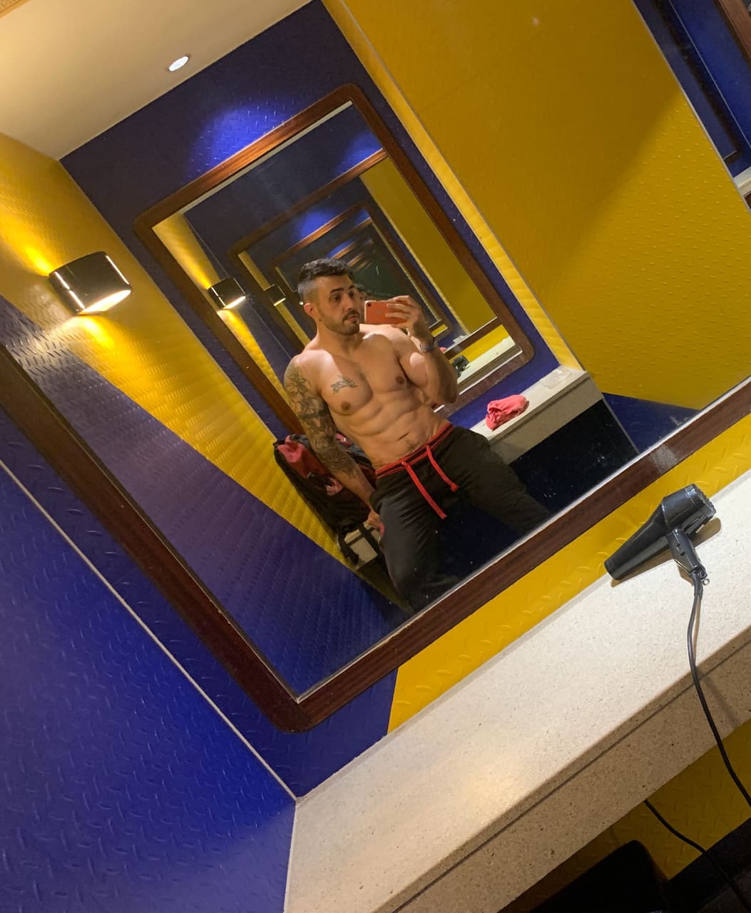 腹肌哥 (@gmsephs) | Dcard