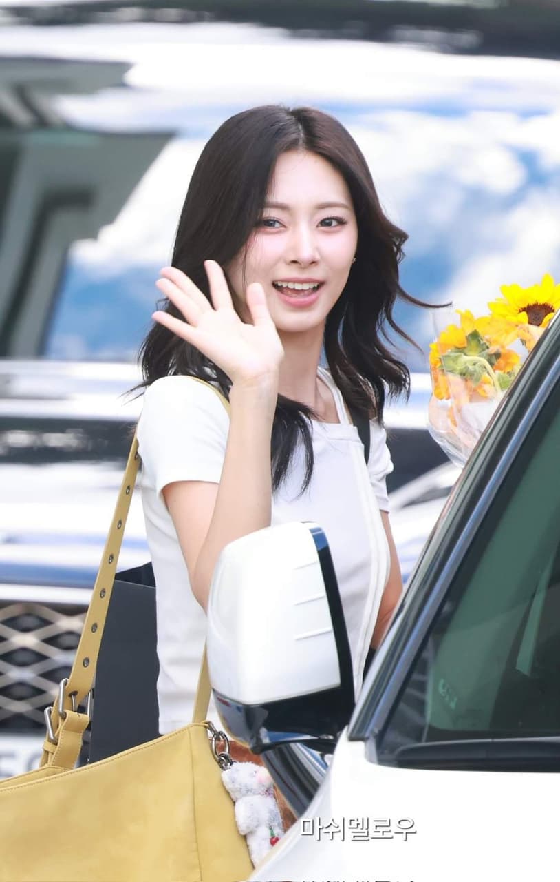 昨日開完球⚾下班路的漂亮子瑜🦌💙 - TW0614瑜粉🦌💙 (@erttfsayu) | Dcard