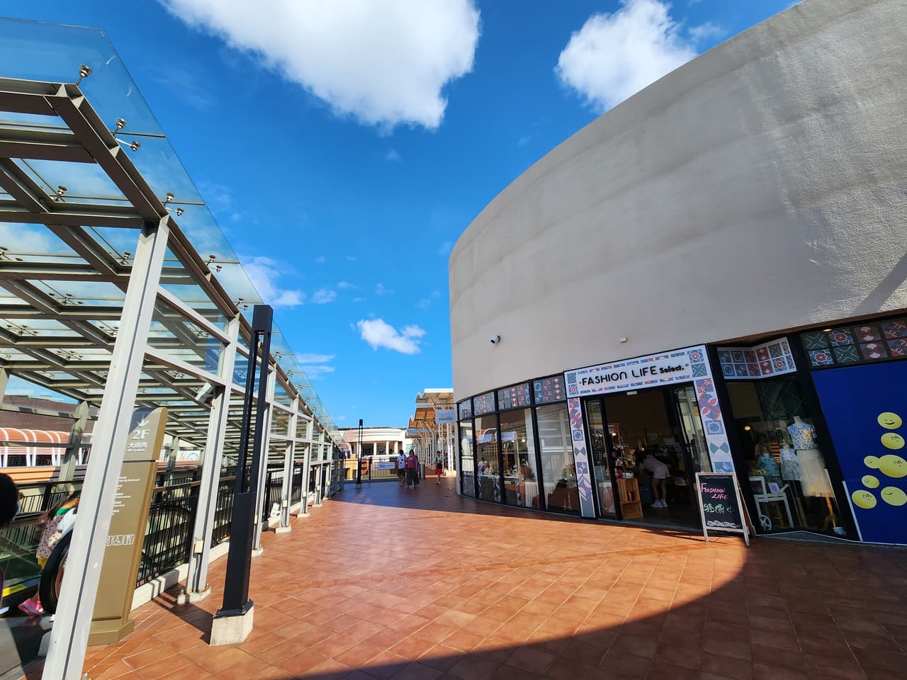 這天氣讓討厭擦防曬的我終於乖乖認命了🥺 - 野田咩 (@miemie_tw) | Dcard