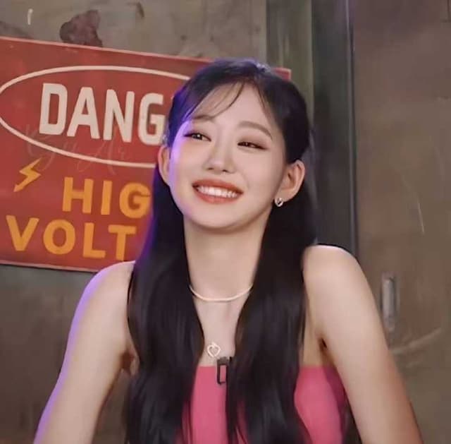 #分享 [安利] 從影集中走出的美國校園劇hot girl🦁 - KISS OF LIFE Julie - 追星板 | Dcard