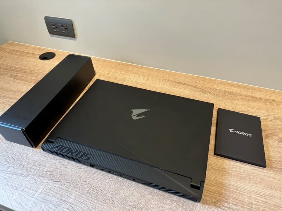 #分享 技嘉 AORUS 15 9KF 電競筆電開箱+D4跑分 - 3C板 | Dcard