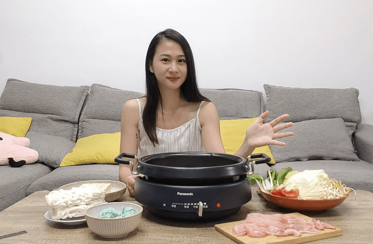 從不會煮到愛上煮，自煮生活的第一步從Panasonic 多功能鍋 黑皮鍋 開始 🩵 - 哈囉我是葉太太 (@couple__ya) | Dcard