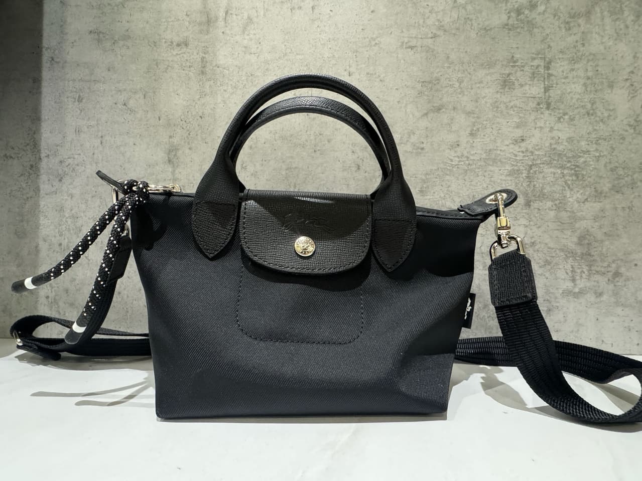 #我要賣 已售出）Longchamp energy 手提斜背小包 - 二手交易板 | Dcard