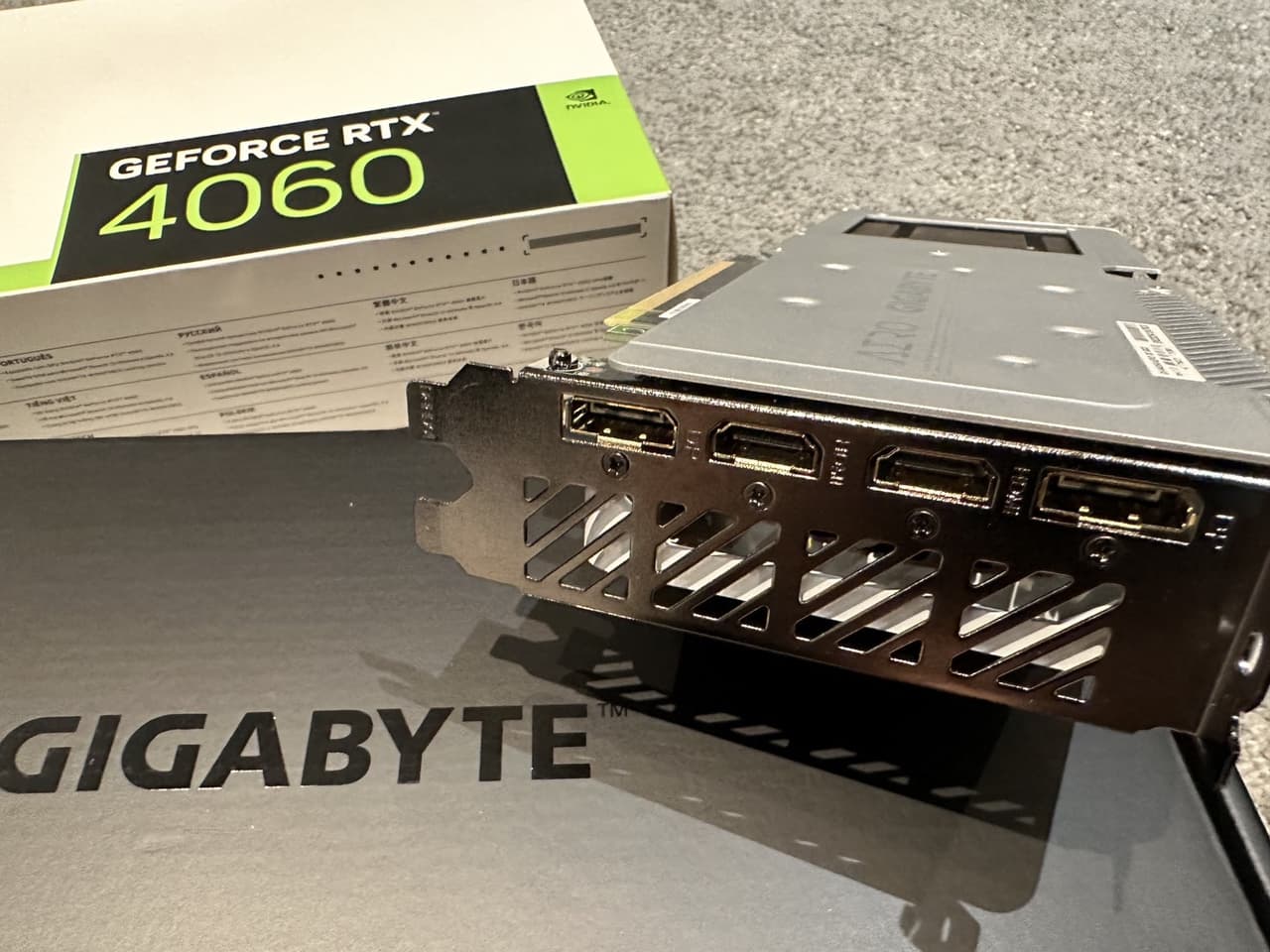 #開箱 簡約質感小升級 GIGABYTE AERO RTX 4060 - 3C板 | Dcard