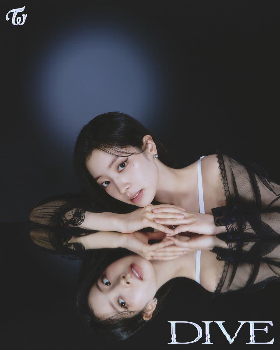 #回歸 2倍TWICE的美貌《DIVE》鏡子ver.概念照（子志彩多MI - TWICE板 | Dcard
