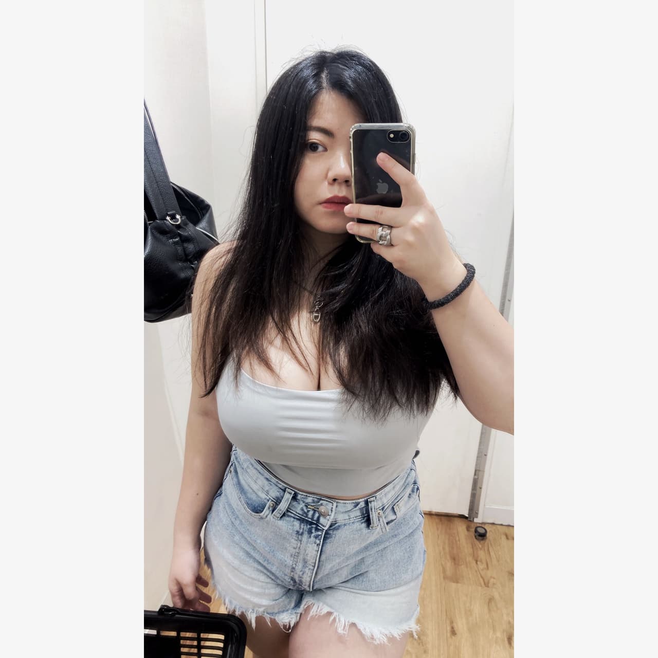 大胸的bratop推薦 - Una_INFJ (@una_infj) | Dcard