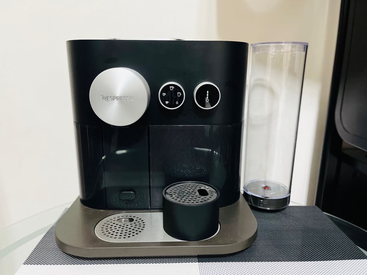 #售 NESPRESSO Expert C80 純粹黑 膠囊咖啡機 - 咖啡板 | Dcard