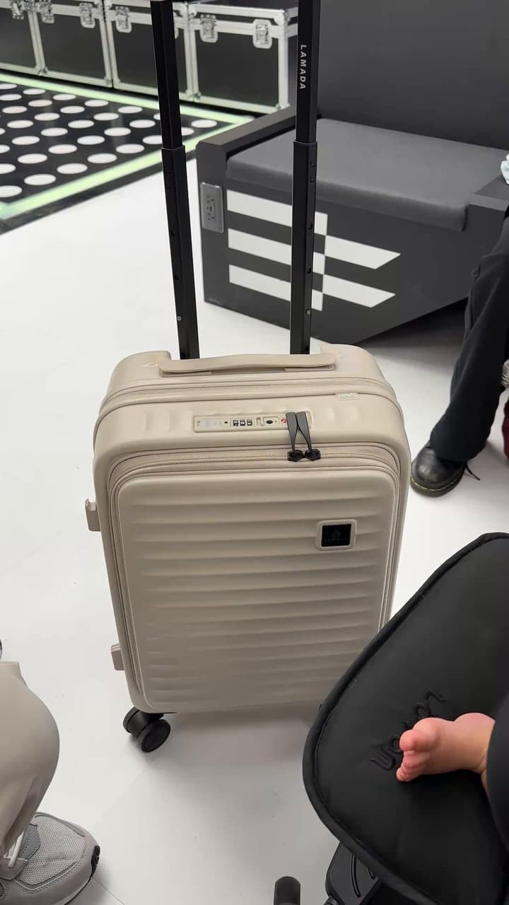 開團｜LAMADA二代靜音煞車輪行李箱 - 雀莉。🐦食努力 (@cherry_juju1102) | Dcard