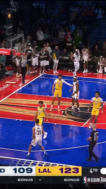 #花邊 LBJ精準的丟帽子給AD - NBA板 | Dcard