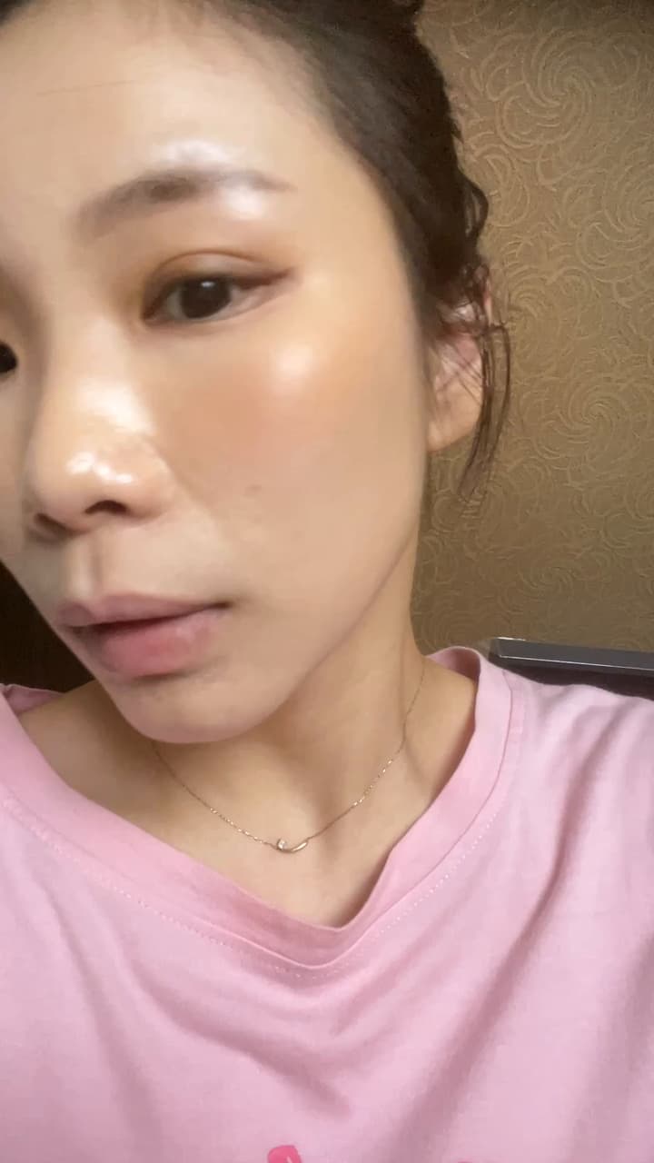 跟PONY EFFECT一起打造漂亮妝感 粉餅、妝前乳新品上市😍 - 草莓奶昔🍓 (@susu.310) | Dcard