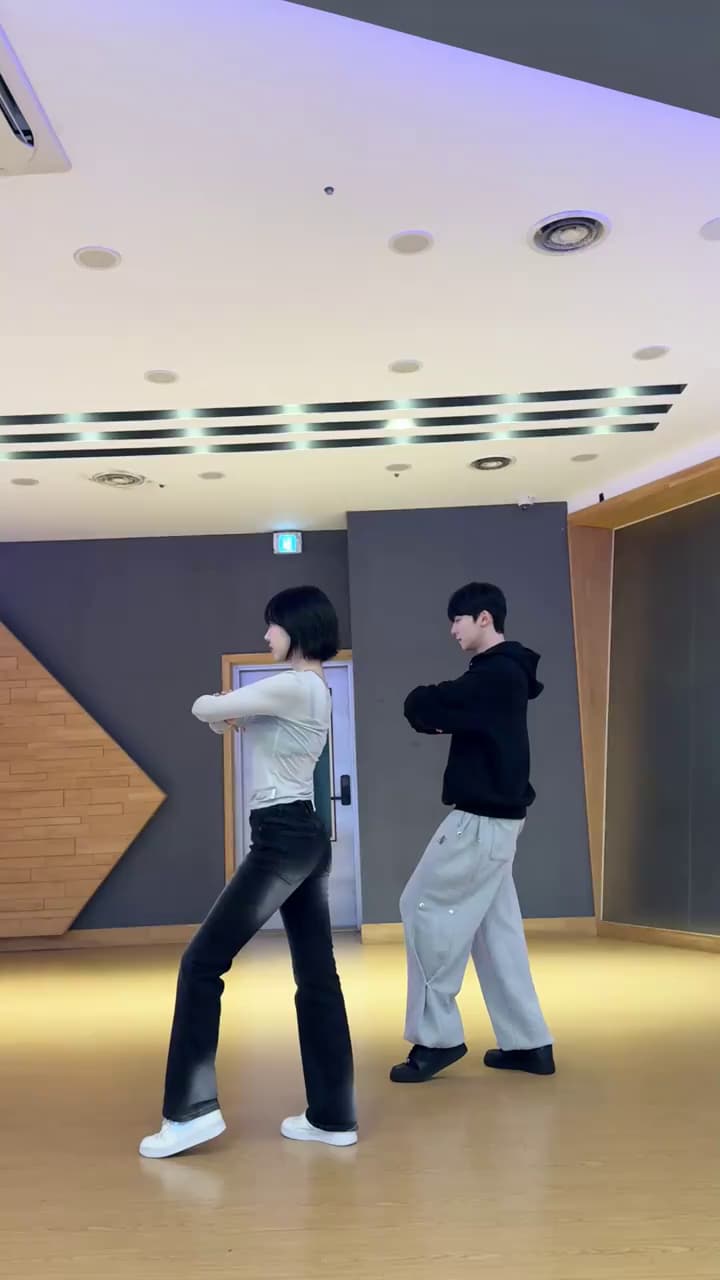 #集中討論 VIVIZ 迷你五輯 VOYAGE 回歸🤫 - B79 留言 | Dcard