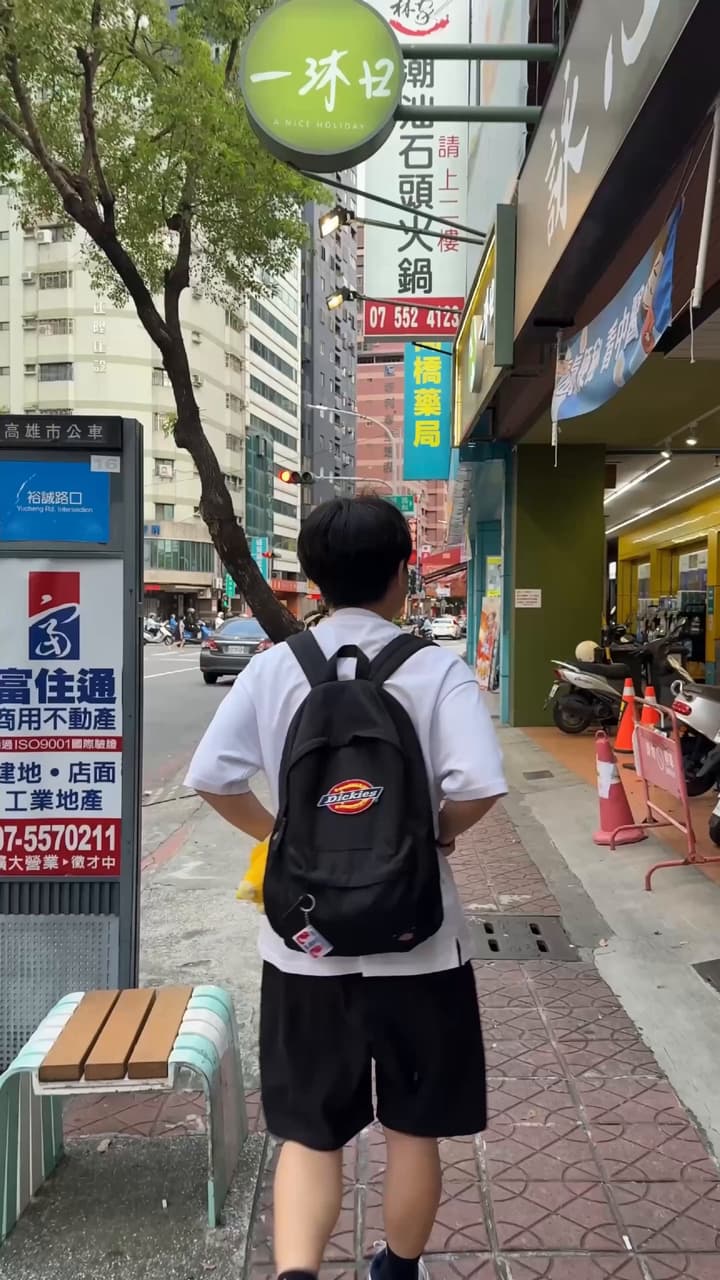 台灣高雄火鍋｜林家潮汕石頭火鍋｜我被嗆了 ️高雄人喜歡在二樓吃火鍋 沙茶醬也太好吃🥵｜高雄美食推薦｜梅森Maysun - 梅森 Maysun (@maysun_boy) | Dcard