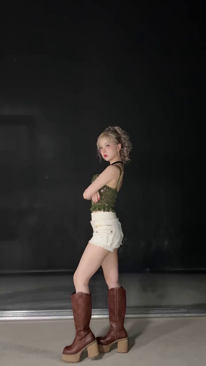 #集中討論 VIVIZ 迷你五輯 VOYAGE 回歸🤫 - B100 留言 | Dcard