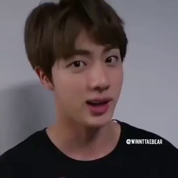 防彈少年團Jin在生日紀念直播中切蛋糕 [theqoo] - 葵花田 (@archive_7) | Dcard