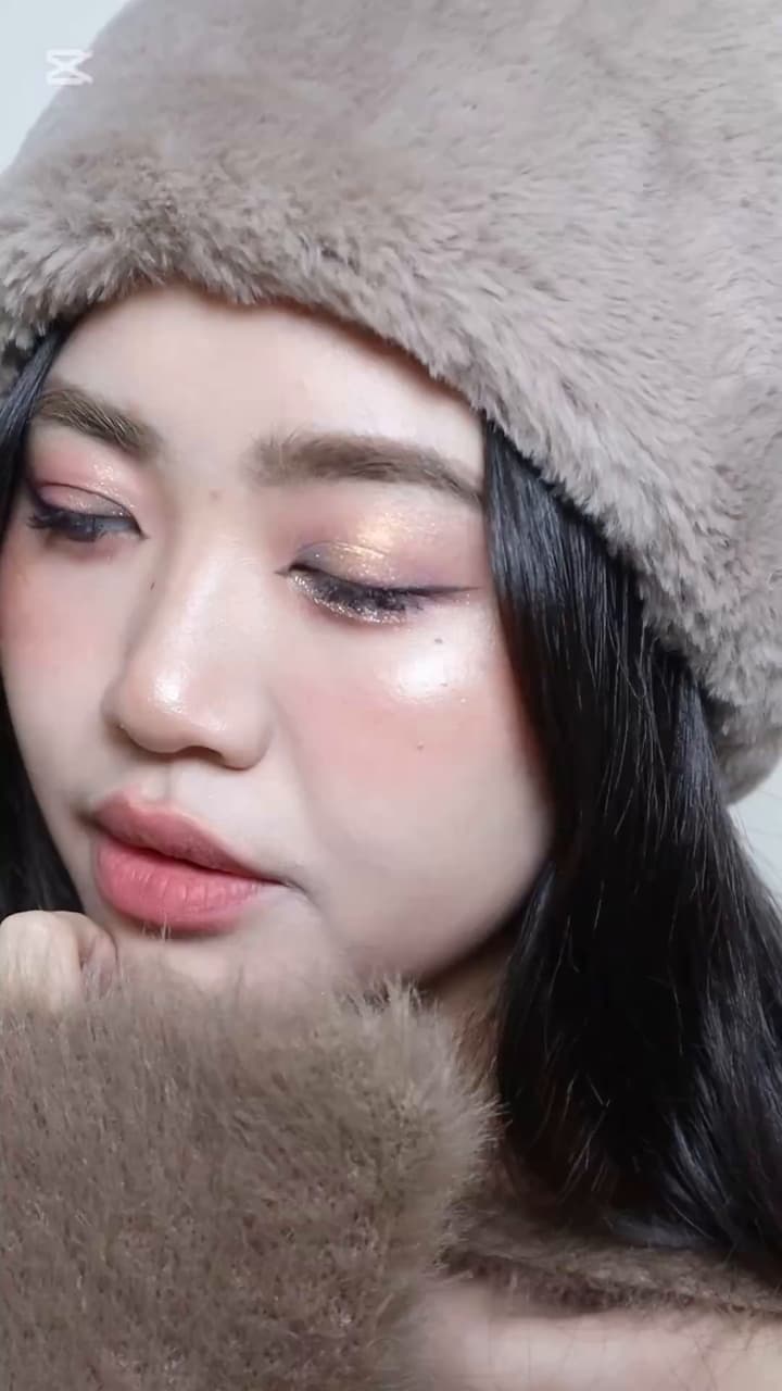 用DOLCE&GABBANA的寶藏彩妝畫了異國妝容😍 - 口天小姐 (@cotin_makeup) | Dcard