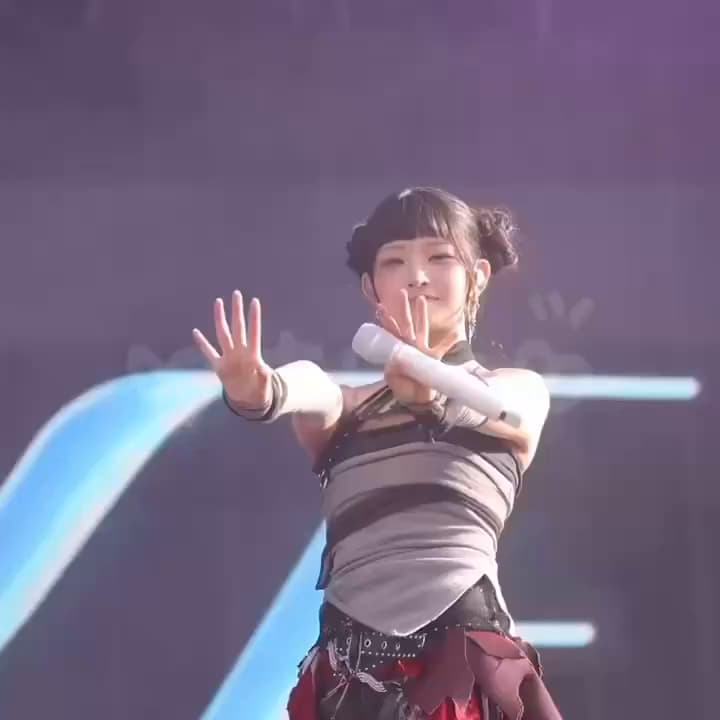 #韓網熱門 像《Kpop 獵魔女團》Zoey的IVE Rei今天的造型 - IVE板 | Dcard