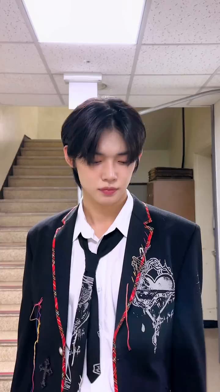 #集中討論 VIVIZ 迷你三輯 𝗩𝗮𝗿𝗶𝗼𝗨𝗦 回歸 - B257 留言 | Dcard