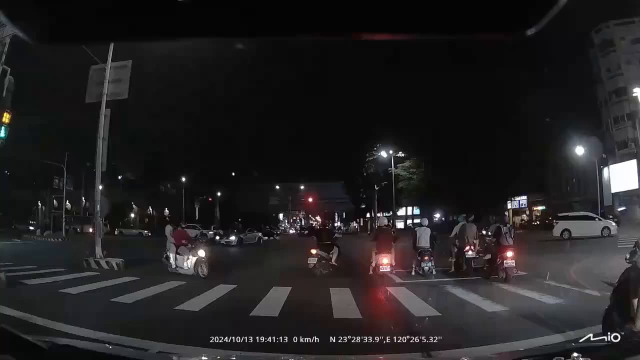 （療癒）還敢騎人行道啊 - CK (@cyf0622) | Dcard