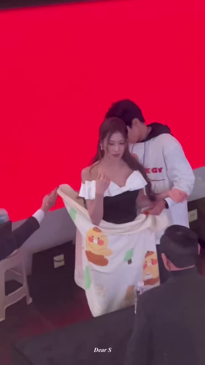 #趣事 #分享 推特萬轉🔥TWICE女保鏢守護了SANA避免走光 - TWICE板 | Dcard