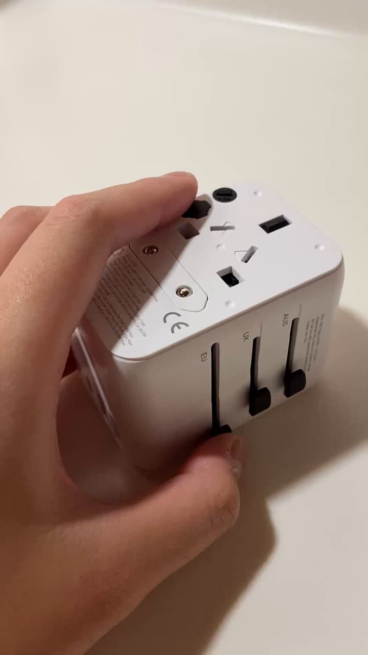 好物推薦 🔌 出國一定要帶的萬國轉接頭！我靠它一顆撐完整趟法國🇫🇷旅行 - 我是高杯🌻 (@iamkpc) | Dcard