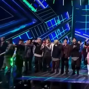 #集中討論 VIVIZ 迷你三輯 𝗩𝗮𝗿𝗶𝗼𝗨𝗦 回歸 - B245 留言 | Dcard