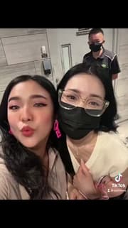 在機場轉機時獲得Tiffany親筆簽名的幸運SONE - 少女時代板 | Dcard