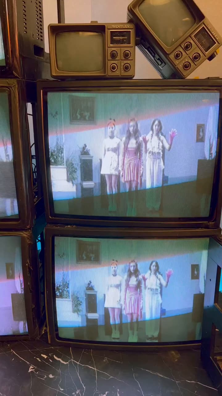 #集中討論 VIVIZ 迷你三輯 𝗩𝗮𝗿𝗶𝗼𝗨𝗦 回歸 - B224 留言 | Dcard