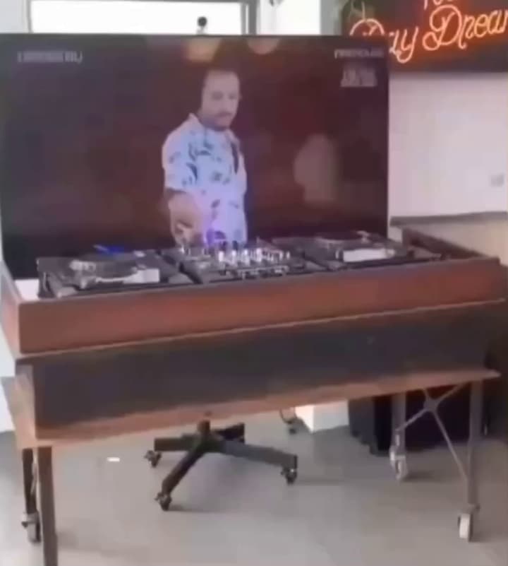 虛擬DJ（古早畫質 - 梗影板 | Dcard