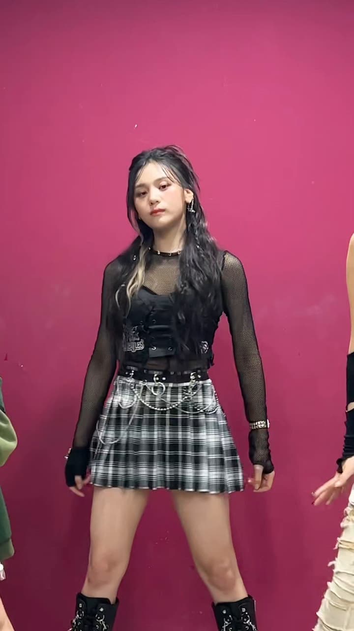 #集中討論 VIVIZ 迷你四輯 VERSUS 後續曲 Untie 活動 - B38-2 留言 | Dcard