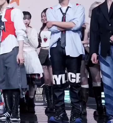 #集中討論 VIVIZ 正規一輯 A Montage of ( ) 回歸 - B76 留言 | Dcard