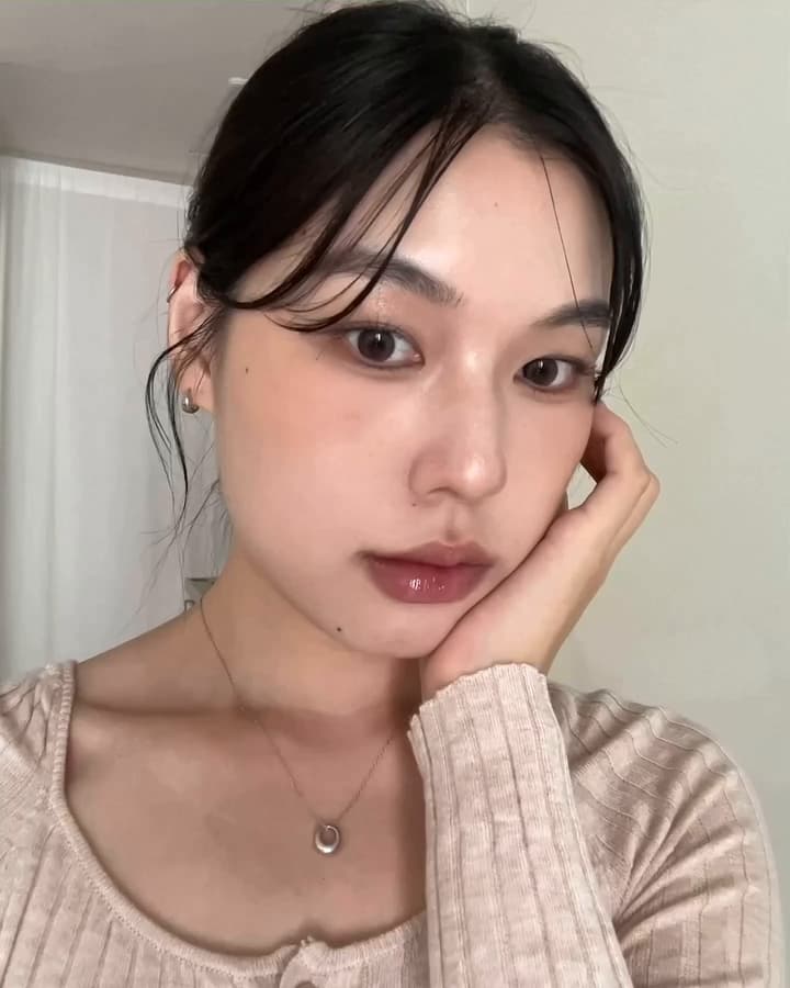 微醺純欲感妝容🍹 #Laka唇釉 121 - yiya (@cos.uia) | Dcard