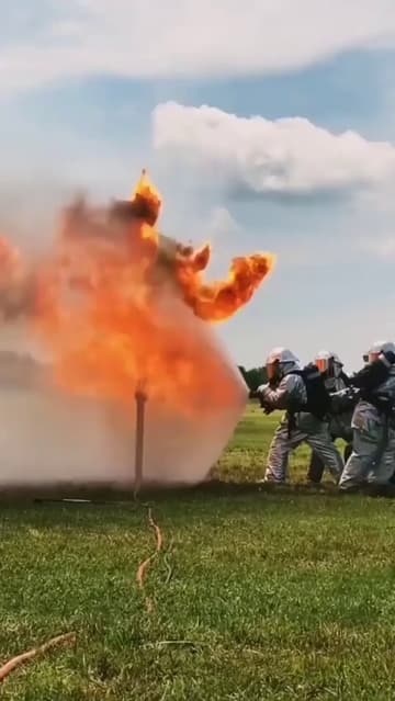 #驚奇 水盾 - 我很正經 (@jack_v) | Dcard