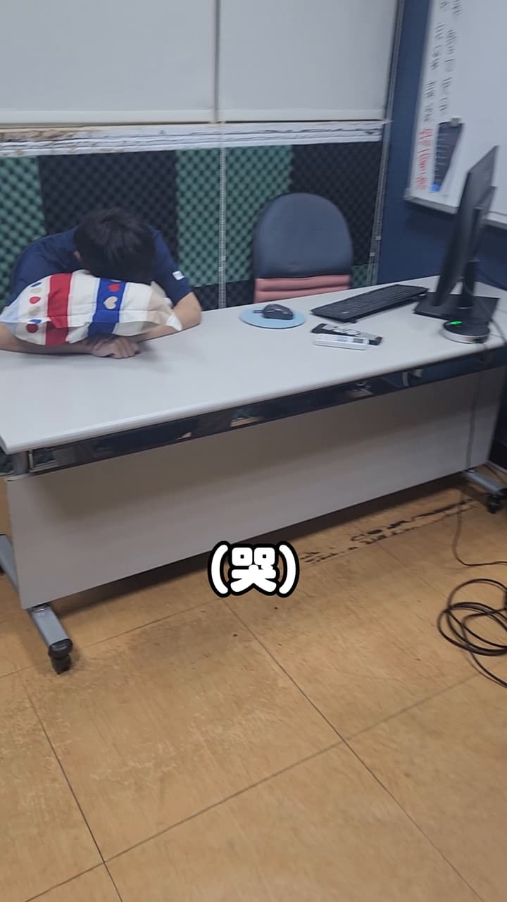 終於完成跟IU抱抱的夢想了！ - 職場萬事通🔍🌟 (@lccnet_official) | Dcard