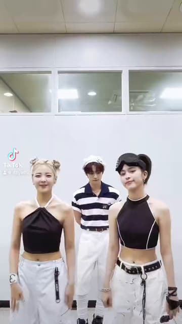 #分享 Lia、留真 X Stray Kids Lee Know CAKE Challenge - ITZY板 | Dcard