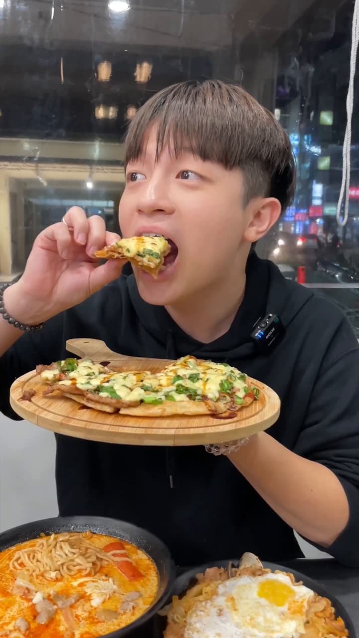 台灣宵夜新選擇｜夜甡人進｜🍕超脆的PIZZA 台南宵夜推薦～幸福の台南人 ｜梅森Maysun - 梅森 Maysun (@maysun_boy) | Dcard