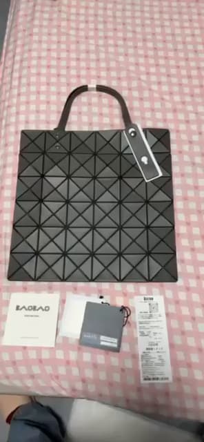 #我要賣 (已售出）三宅一生baobao灰色 - 二手交易板 | Dcard