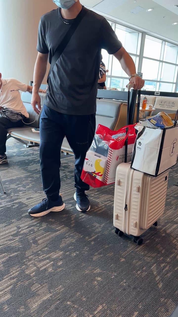 開團｜LAMADA二代靜音煞車輪行李箱 - 雀莉。🐦食努力 (@cherry_juju1102) | Dcard