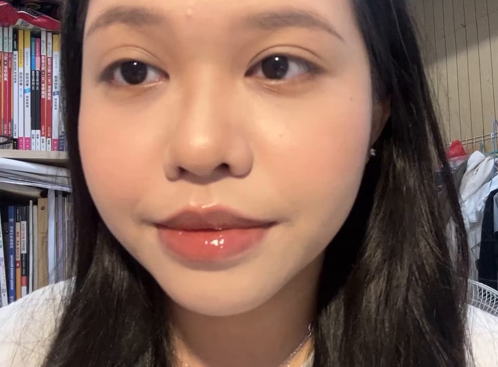 #唇釉分享 Laka水光唇釉#121 - 蛋蛋🥚🥚 (@heidi255078) | Dcard