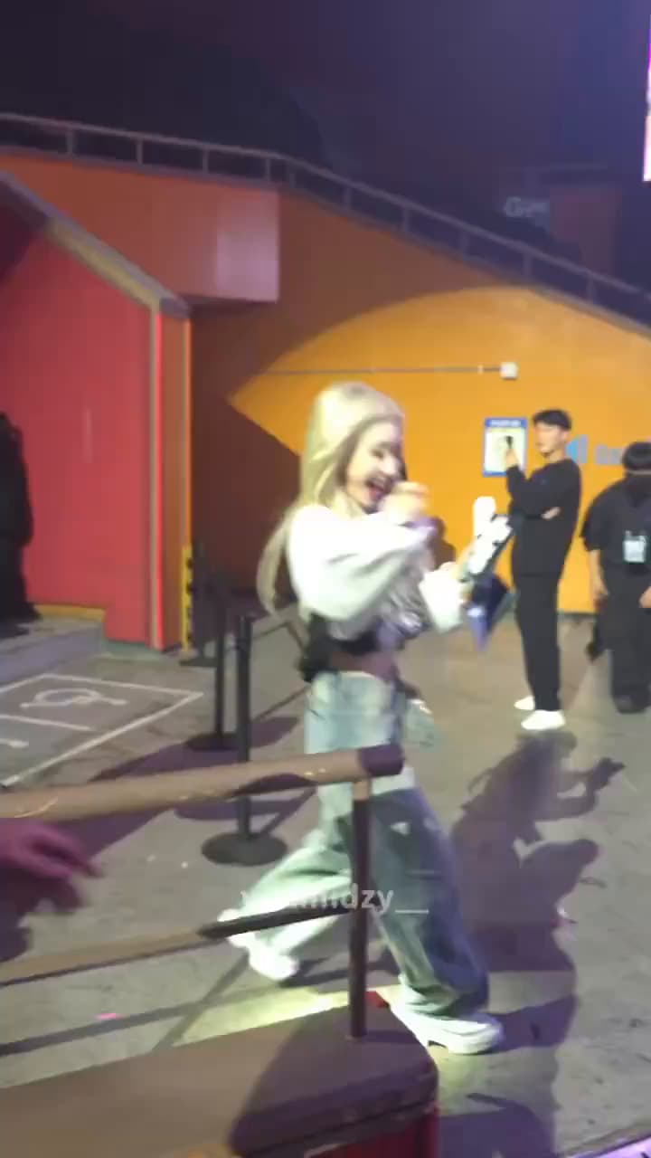 #分享 回歸期瘋狂的(positive)開了四小時fan meeting的ITZY - 追星板 | Dcard