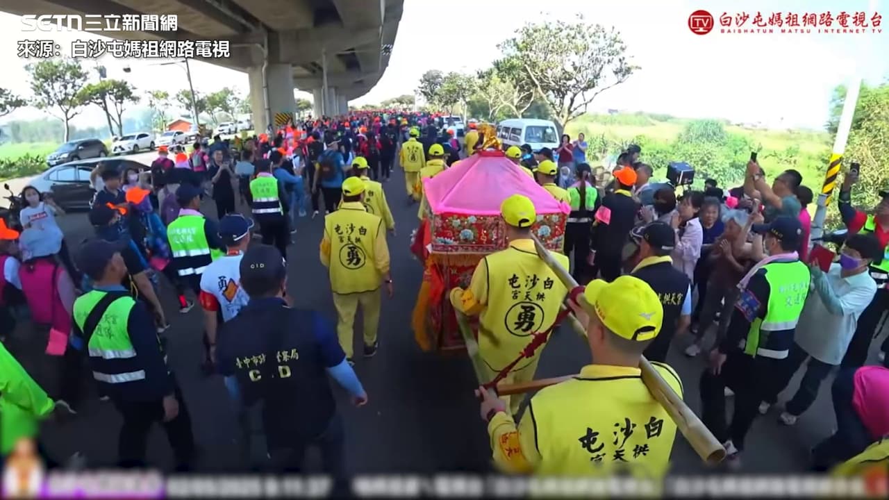 【白沙屯進香】隊伍急行！經阿伯突煞車 網見「揉背1分鐘」爆淚：好溫柔 - SETN三立新聞網 (@setn54) | Dcard