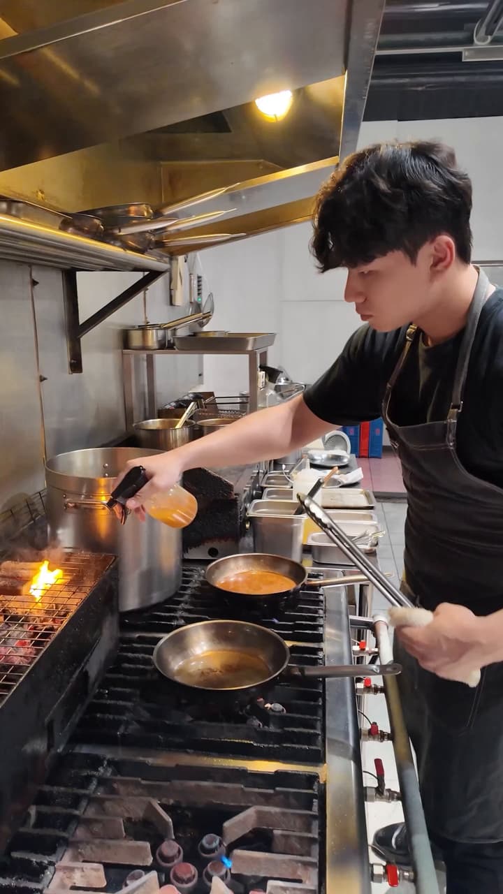 台灣台南餐酒館｜漫草玖零｜帥氣歐巴 黑白大廚直接上演 還是地獄廚房呢🔥｜台南餐廳推薦｜梅森Maysun - 梅森 Maysun (@maysun_boy) | Dcard