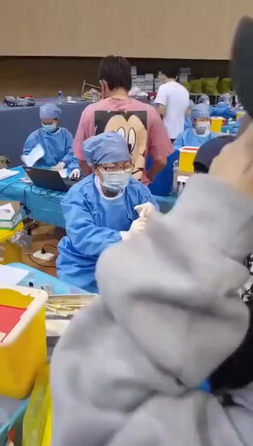 打一針痛兩次 - 我很正經 (@jack_v) | Dcard